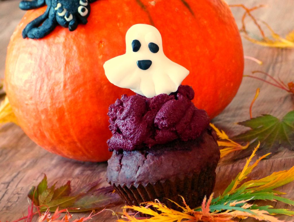 Cupcake dortíky a dort s červené řepy, nutelou z červené řepy, vegan ...